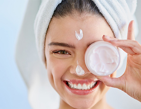 Benefits of Moisturizing Your Face Every Day - Blog | Healthy Options